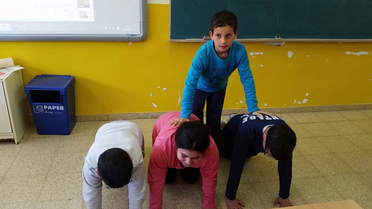 STOP MOTION ESCALA DE FALCONS. Escola La Llàntia de Mataró - YouTube