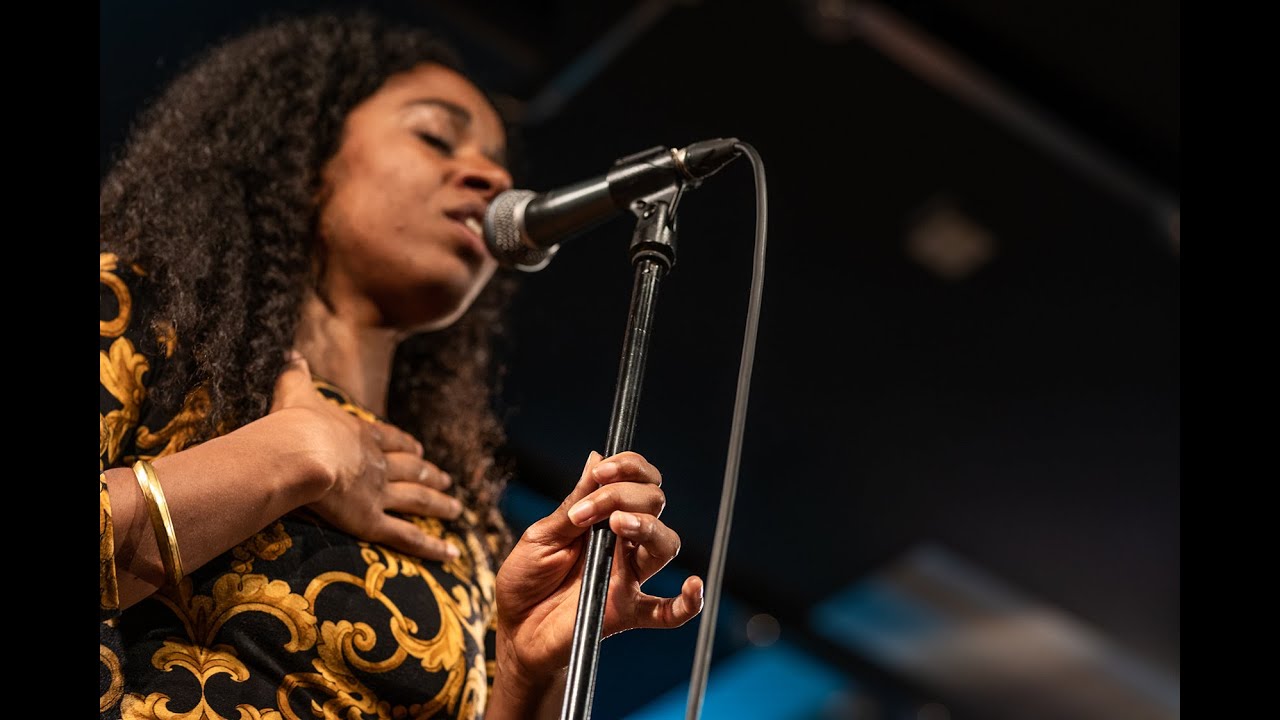 MALOOM - Hands Of Time - YouTube