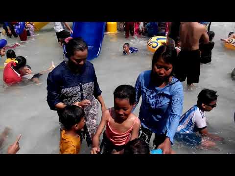 Berenang di residen splash setu with mr toge family