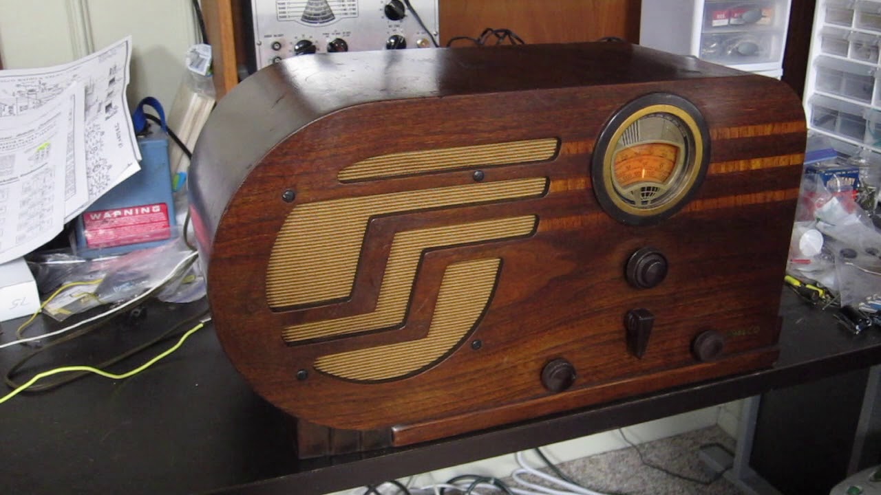 Philco 37-610 "Big Bullet" Radio - YouTube