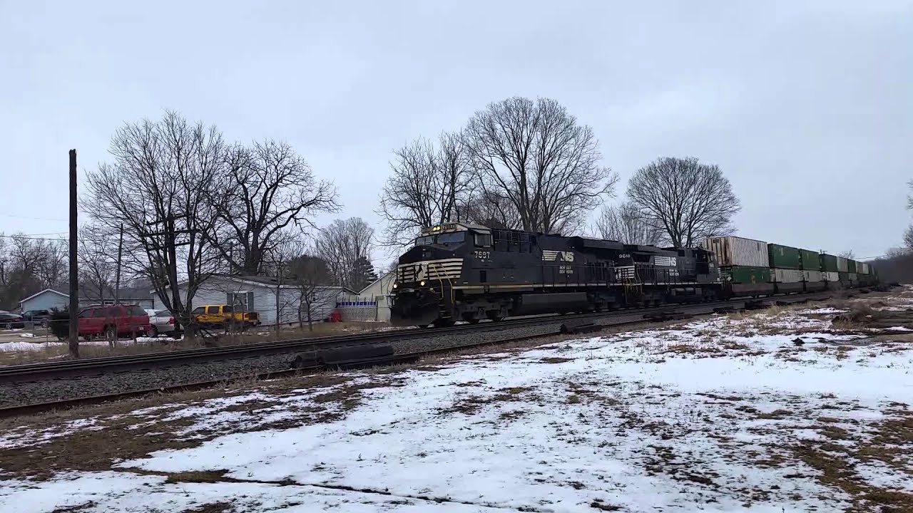 Westbound stacks at Ligonier Indiana - YouTube