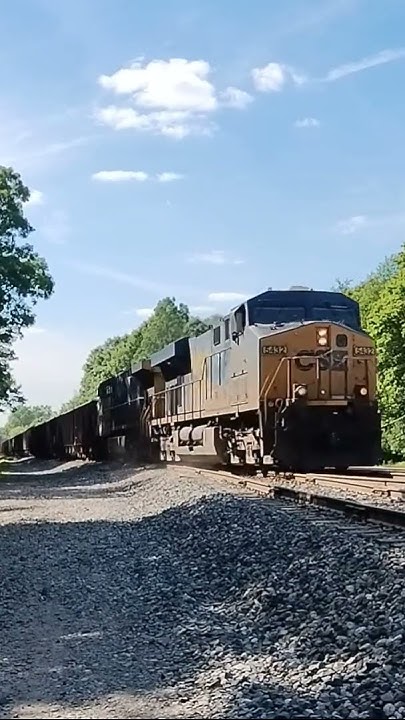 CSX L303 with CSX 454 "Spirit Of Magnolia" trailing 2nd in Howell, MI - YouTube