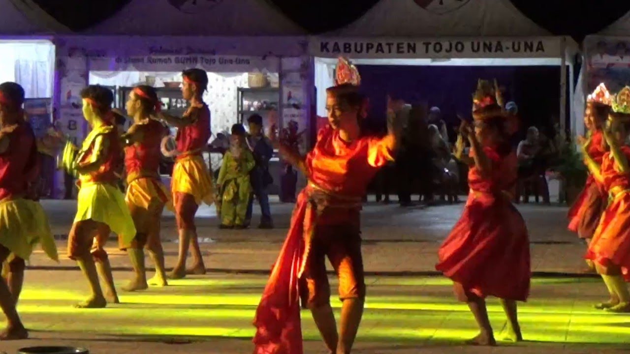 TARI TRADISIONAL KABUPATEN TOJO UNA-UNA PADA FESTIVAL BUDAYA MORA'A ...