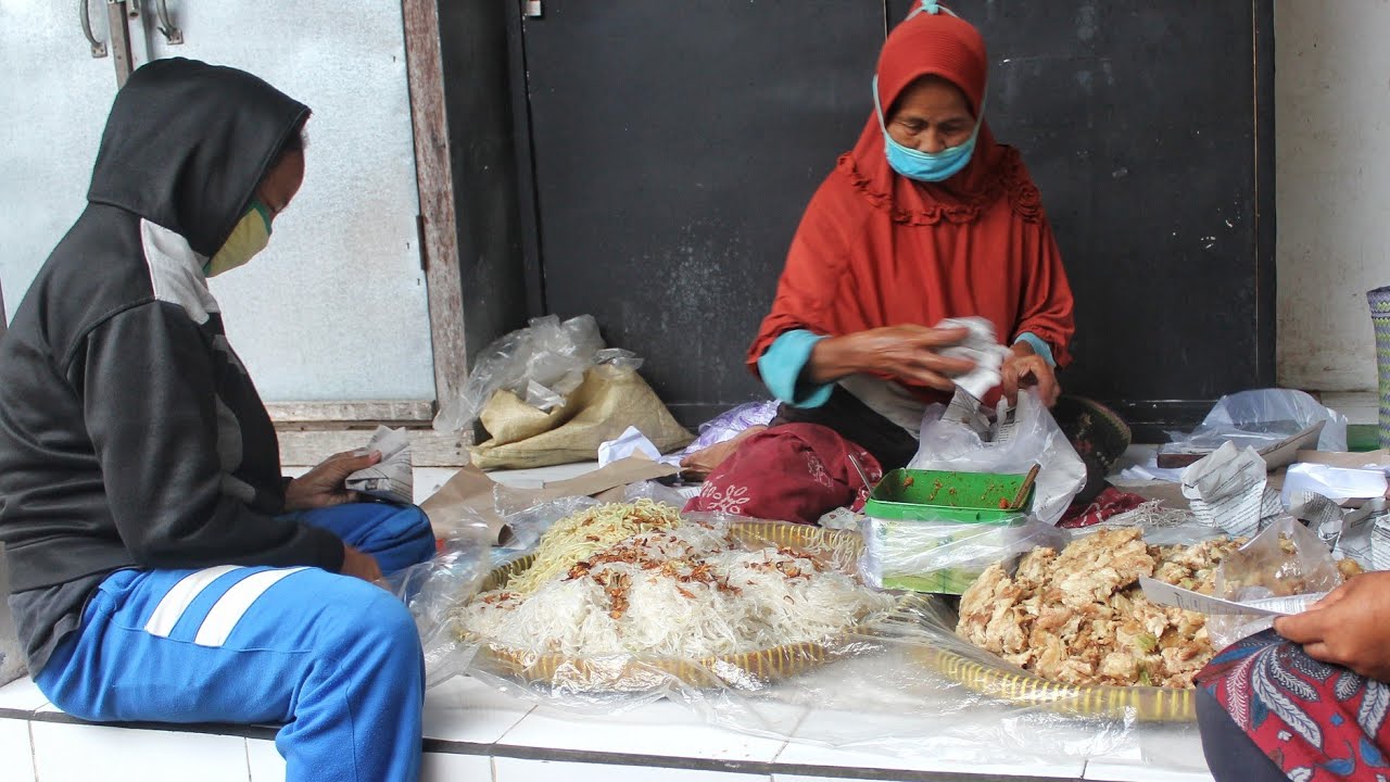 KULINERAN TRADISIONAL BAKMIE dan CAPJAI INI MURAH BANGET HANYA Rp 3.000 ...