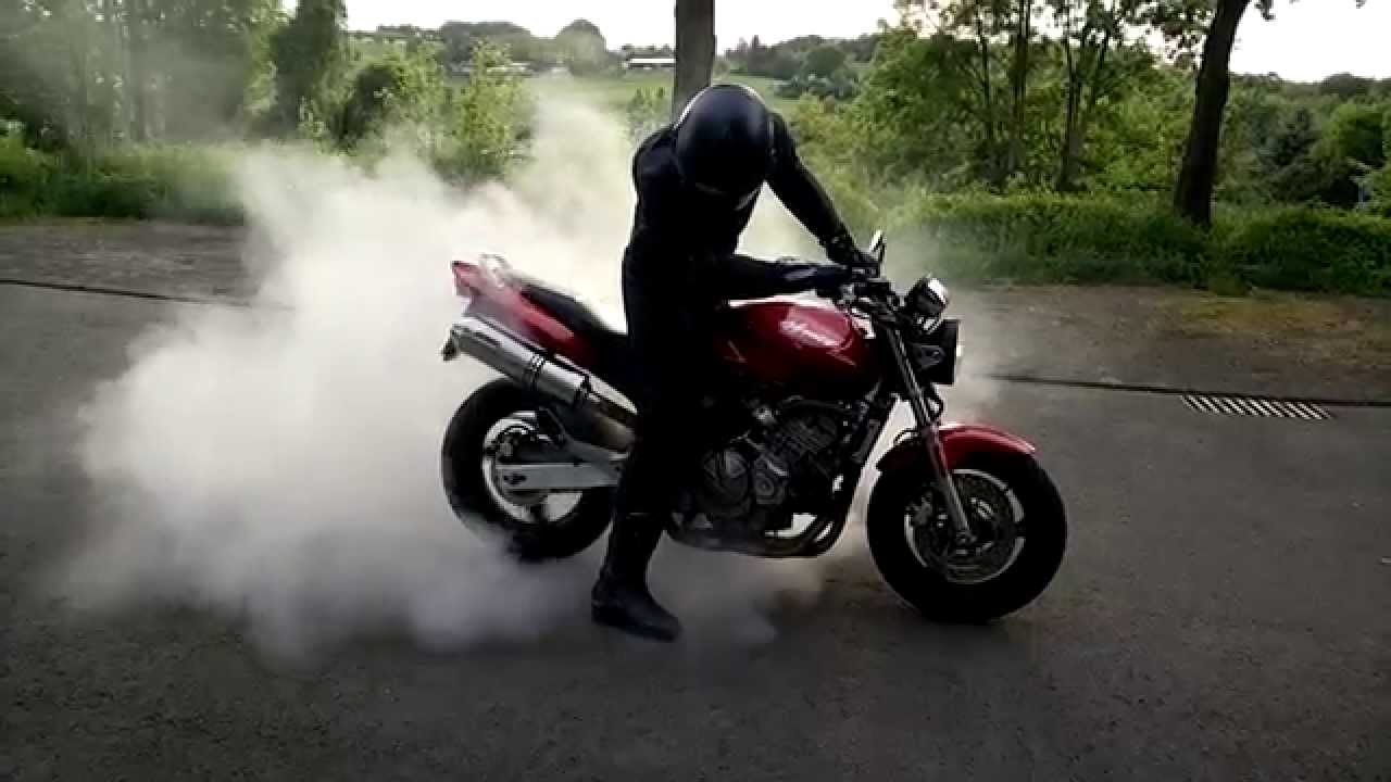 BURNOUT! - Honda Hornet PC34 - YouTube