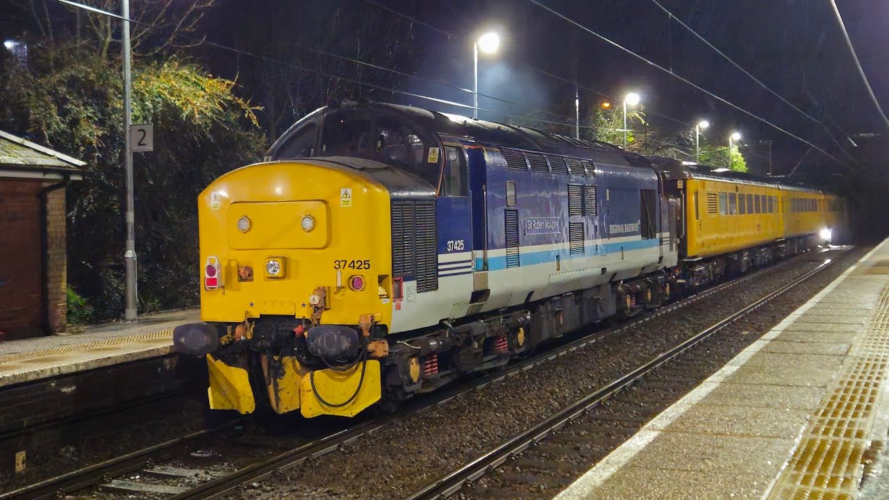 Network Rail Test Train with 37425 & 37421 across East Anglia, December ...