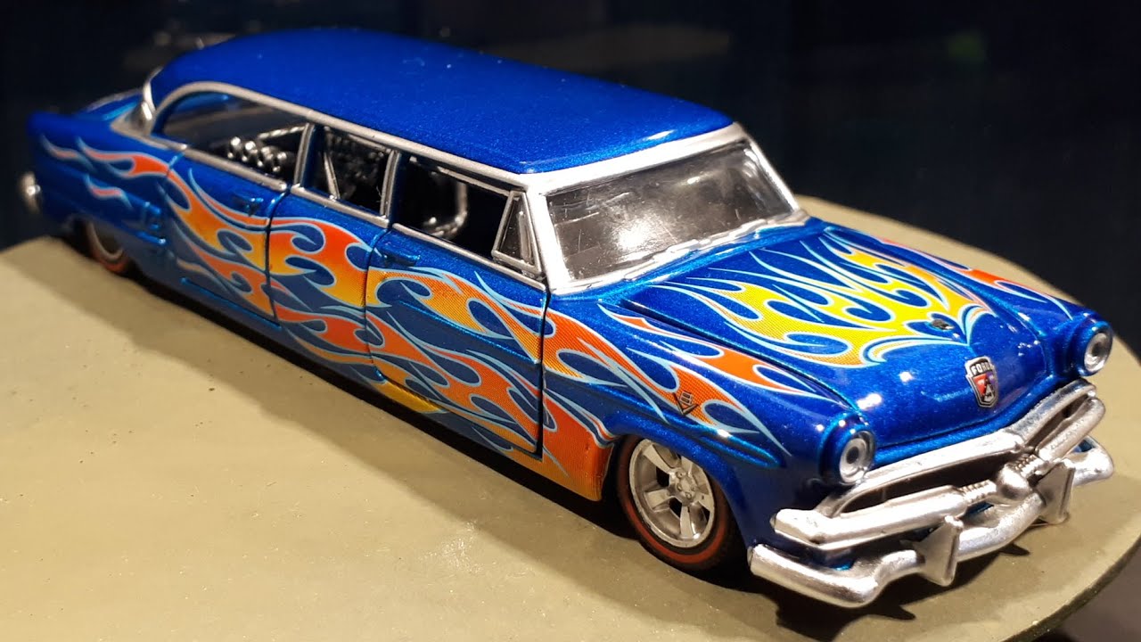 1/64 Ford Crestline Victoria 1952 drag limo by M2 Machines Auto Stretch ...