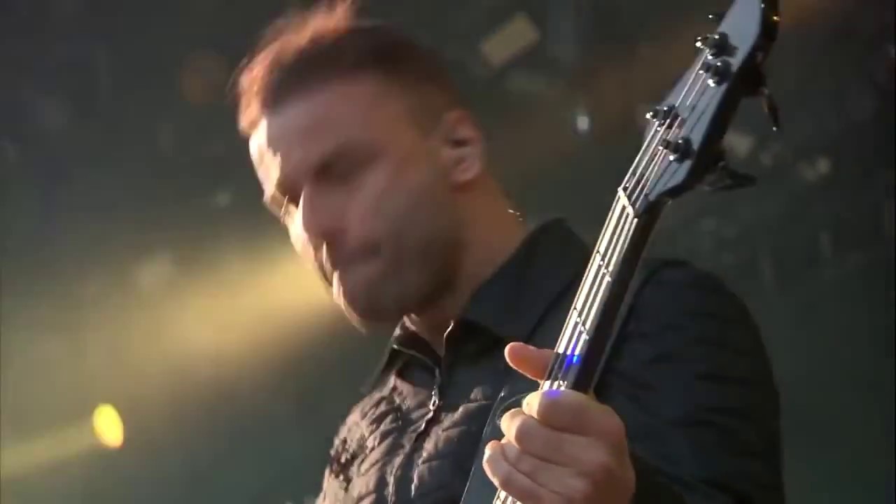 Muse - Psycho (Live 2015) - YouTube