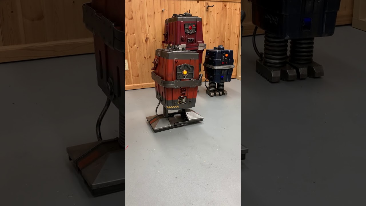 Walking Gonk Droid - YouTube