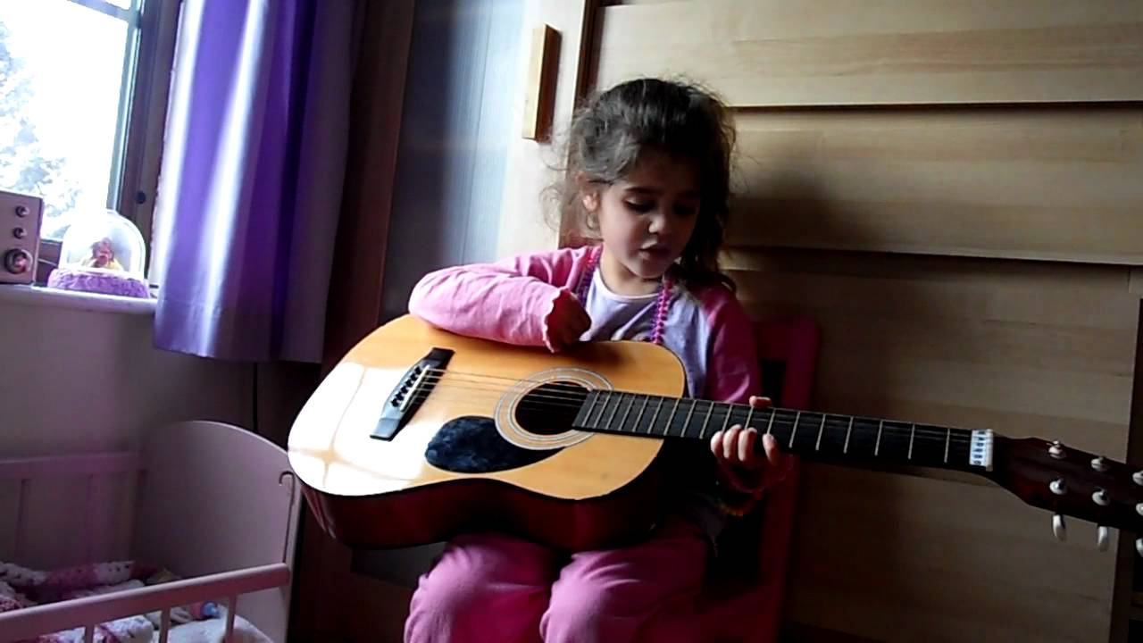 Daisy sings - I just want you to dance with me tonight - YouTube