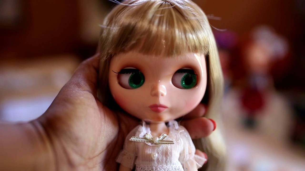 4th Blythe Doll unboxing - YouTube