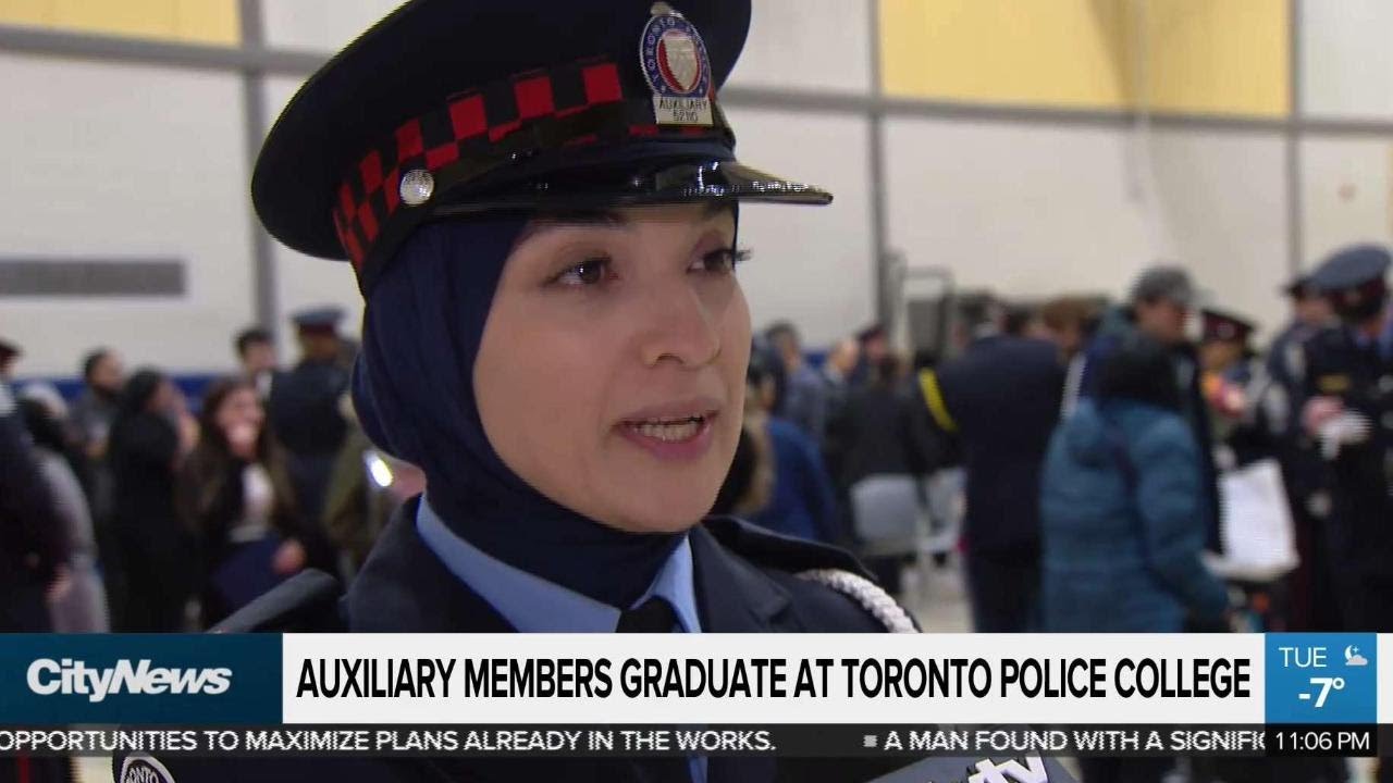 Auxiliary members graduate at Toronto Police College - YouTube