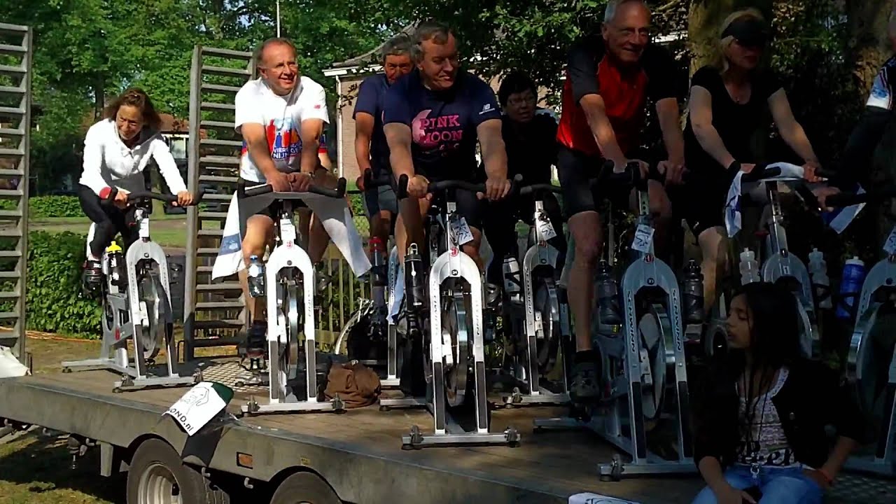 Amanda & Don Koninginnedag Spinning 1 - YouTube