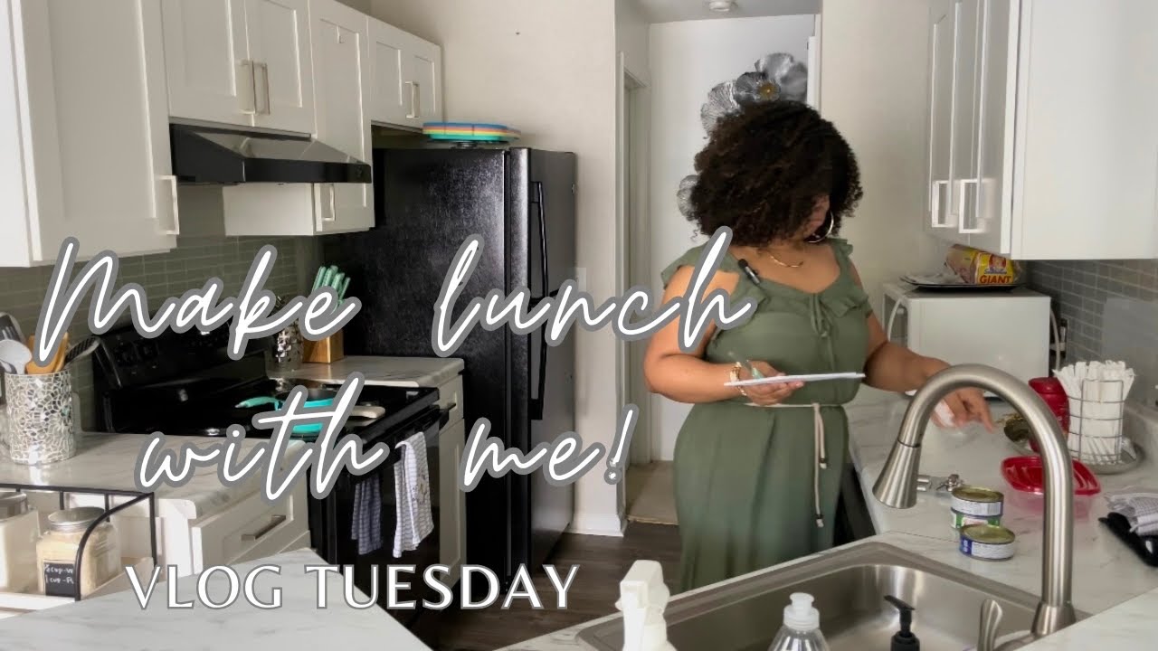 Making my lunch on this beautiful Tuesday - YouTube