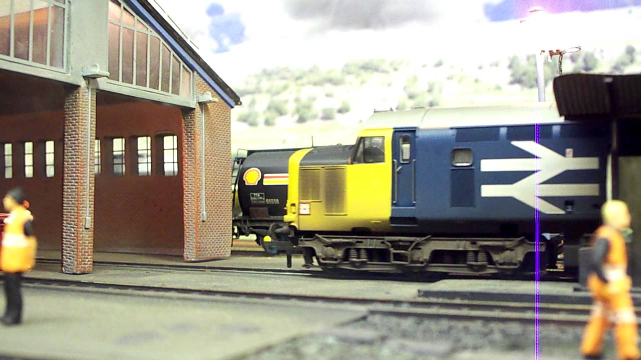 CLASS 37 37411 COLD START WITH ADDED CLAG & THRASH! SWD DCC Sound - YouTube