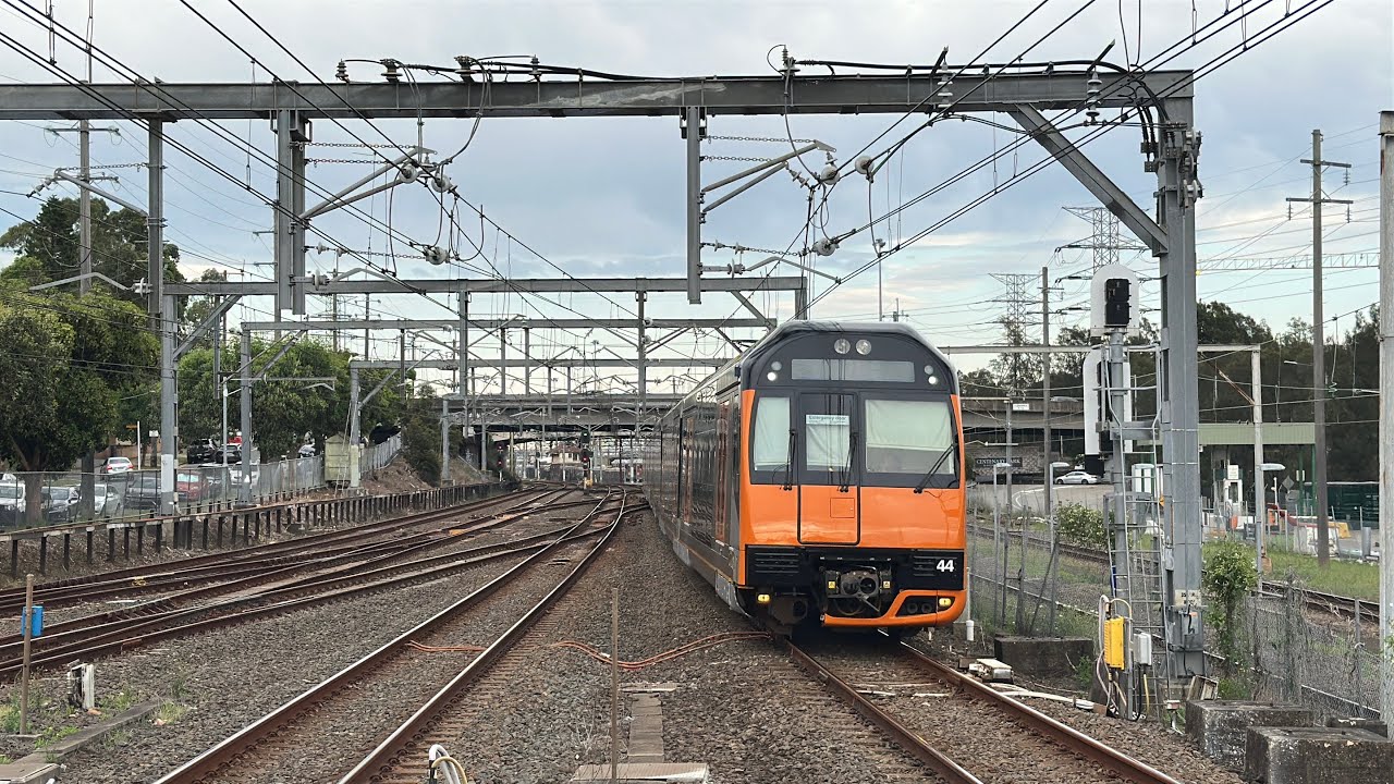Freshly Upgraded Oscar H Sets H22, H44 Passes Through Flemington - YouTube