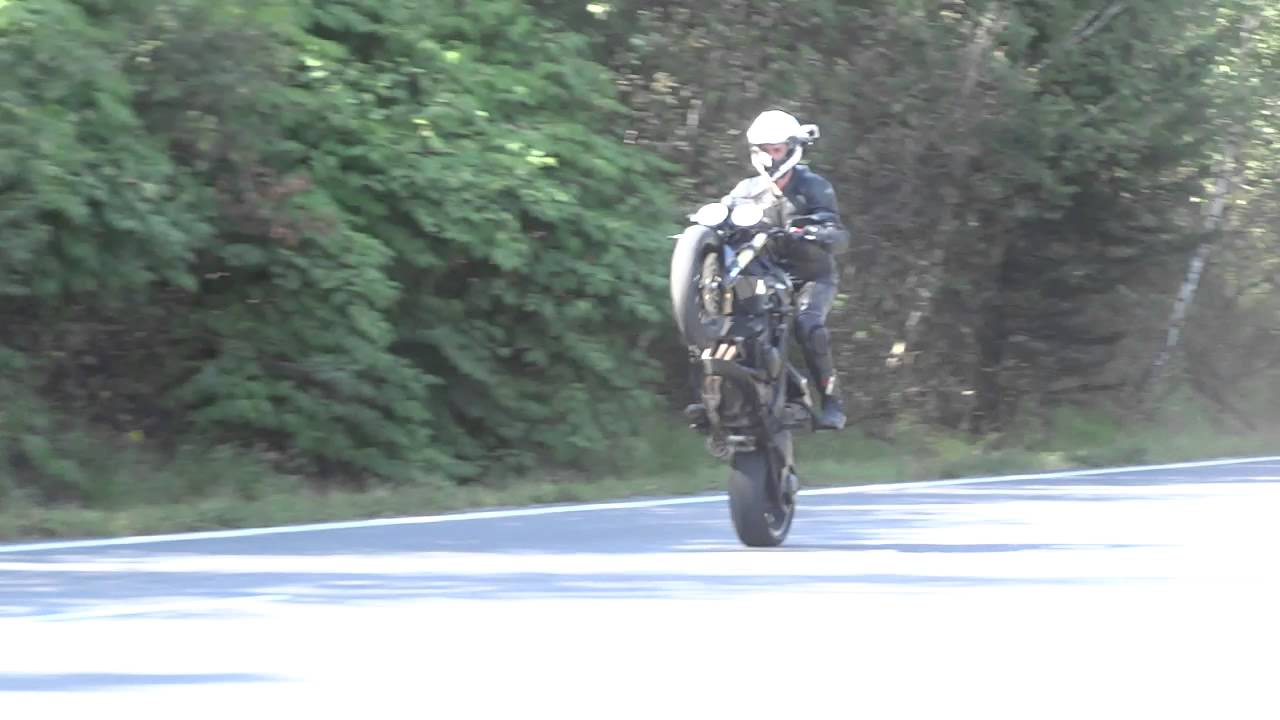 Triumph Speed Triple wheelie - YouTube
