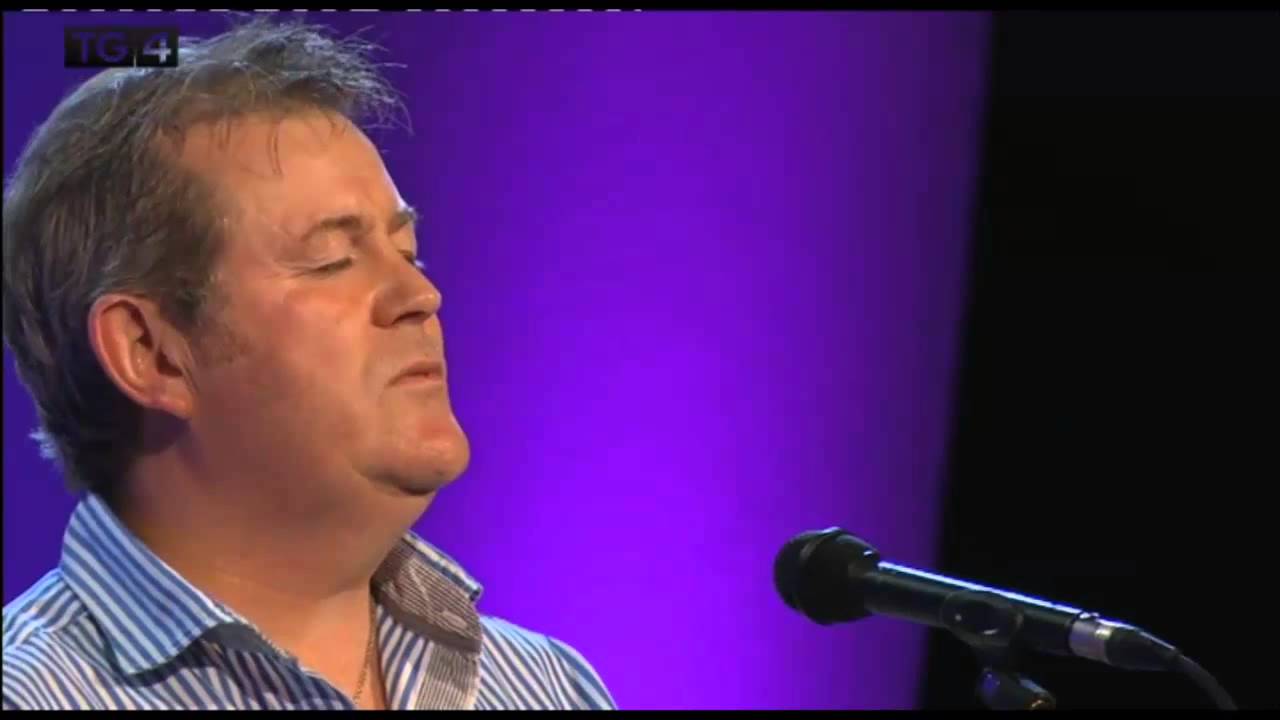 Tony Mac Ruairí - Báidín na Sceidil (Sean-Nós) - YouTube