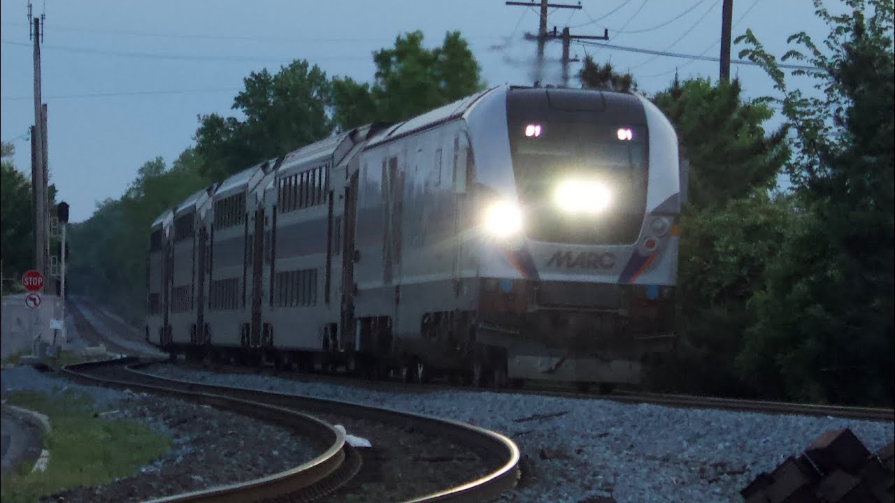 Marc trains (P858, P859, and P860) all at JD - YouTube