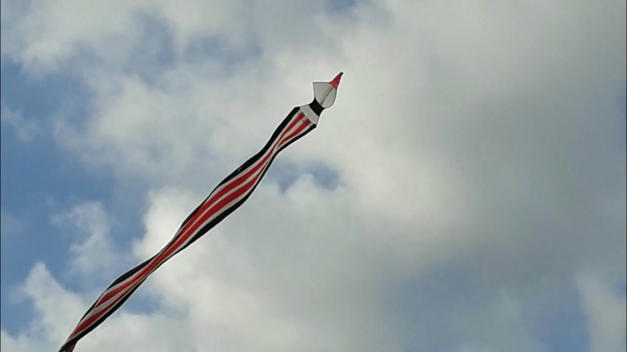 LAYANGAN JANGGAN PUTIH EKOR PANJANG SUKSES TERBANG DENGAN SEMPURNA ...