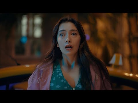 ممثلة مشهورة بتنتقل فجأة لعالم الشخصية إللى بتلعب دورها و بتتبدل حياتها. ملخص فيلم \