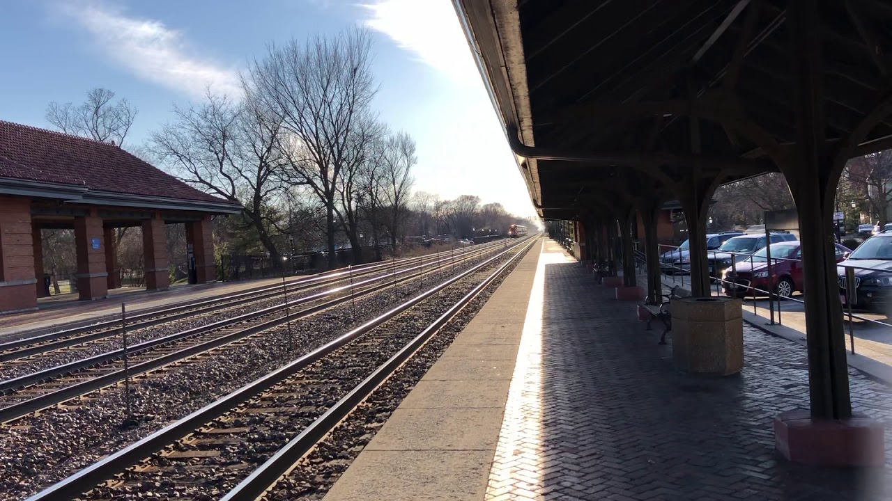 Inbound Metra 191 Express Passing Riverside IL - YouTube