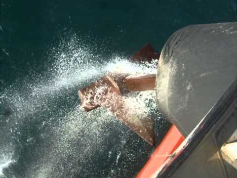 総トン数3万トンの貨物船で錨を上げる作業 Heave up anchor on the GRT30k cargo ship - YouTube