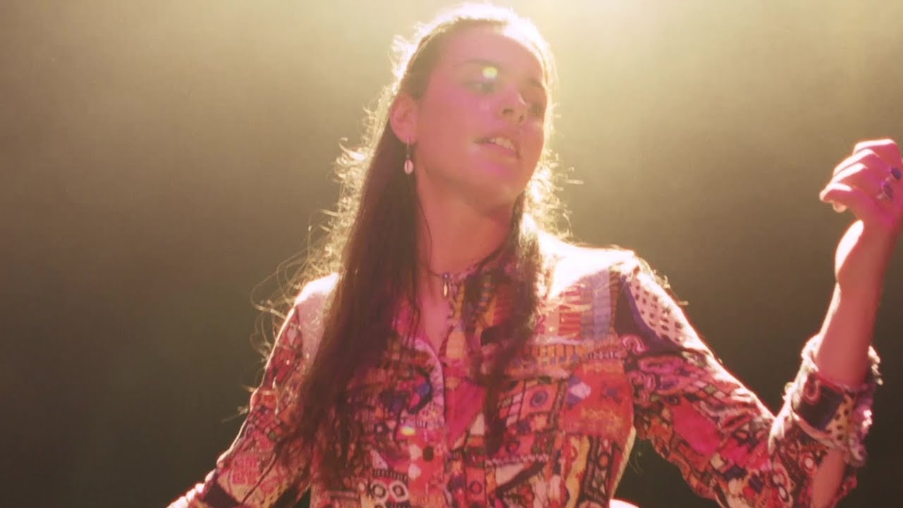 Signet On Air: Steph Strings Slow Mo Performance - YouTube