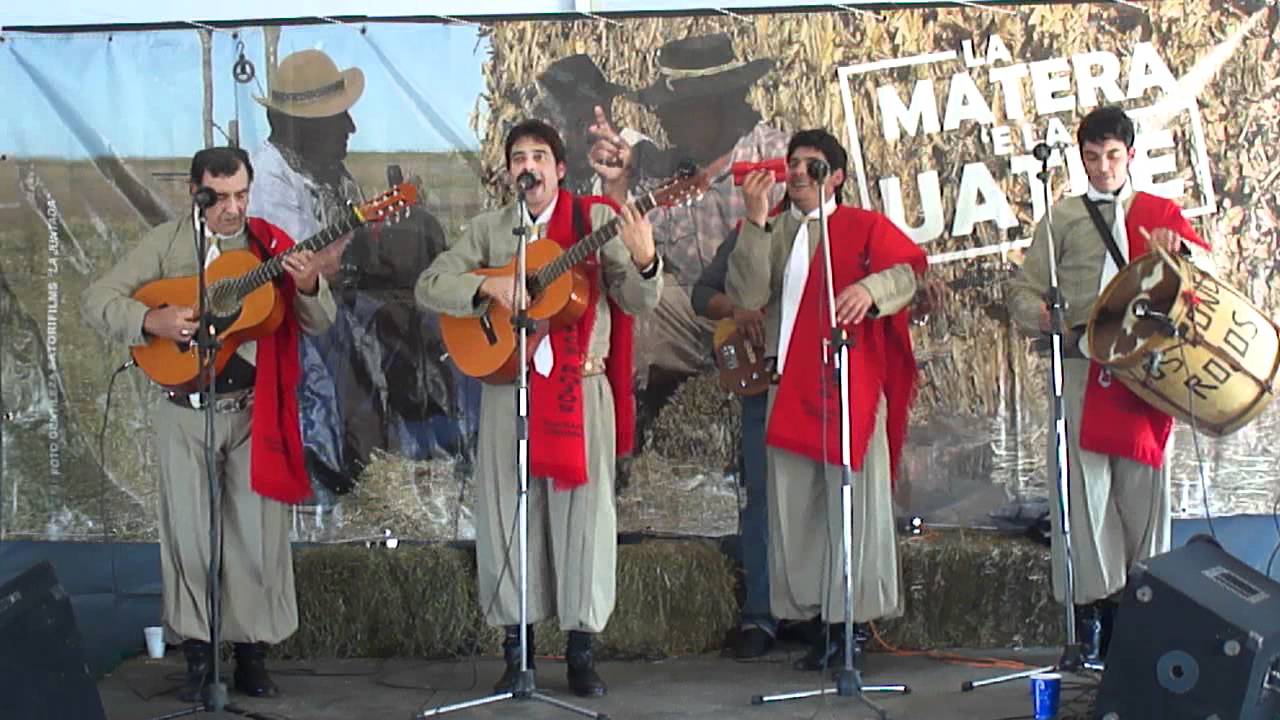 los ponchos rojos en agroactiva - YouTube