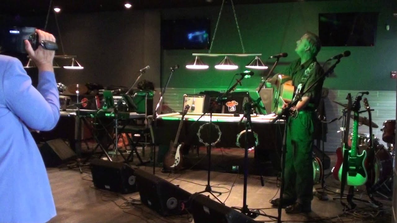 Kevin Joyce at the Silver Point Pub Saturday Jam April 26, 2014 - YouTube