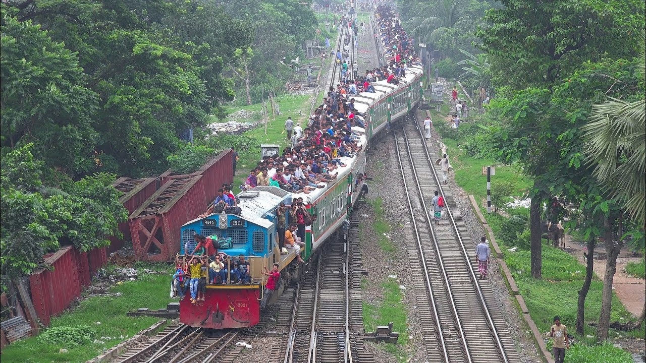 Eid Festival overcrowding in the train- Mohanagar Provati Express of ...