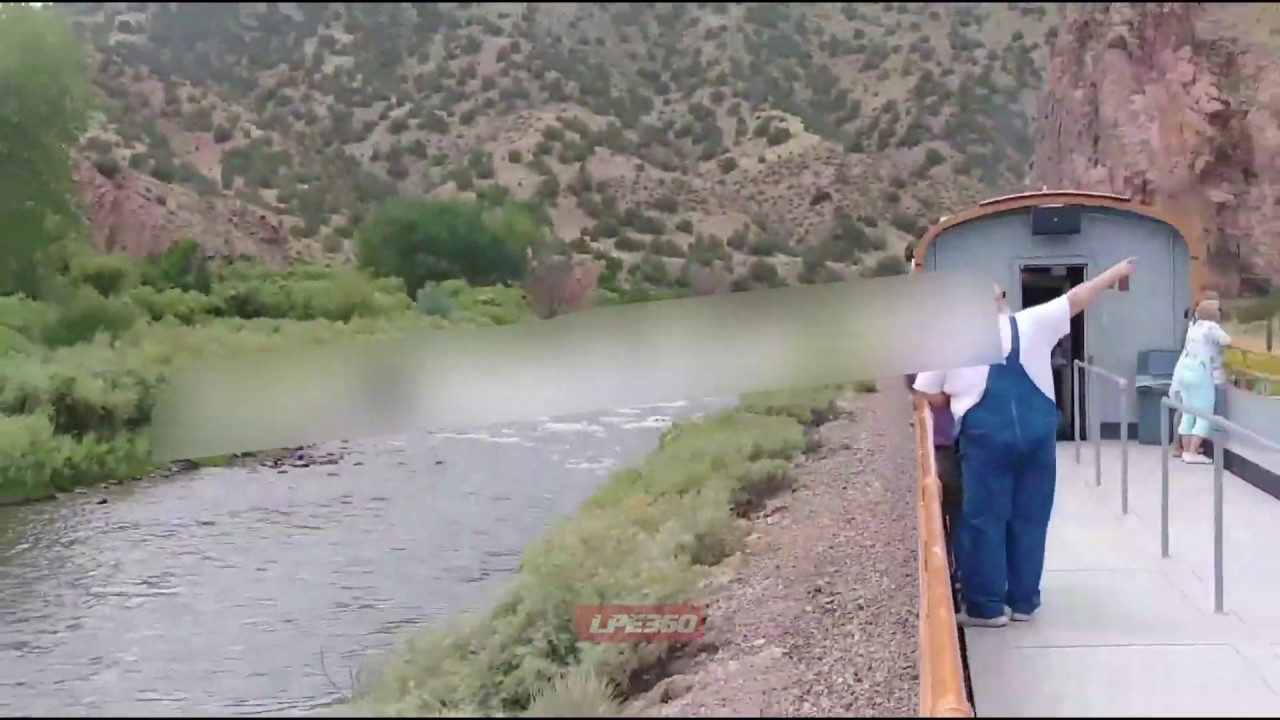 Rafters mooning train passengers - YouTube