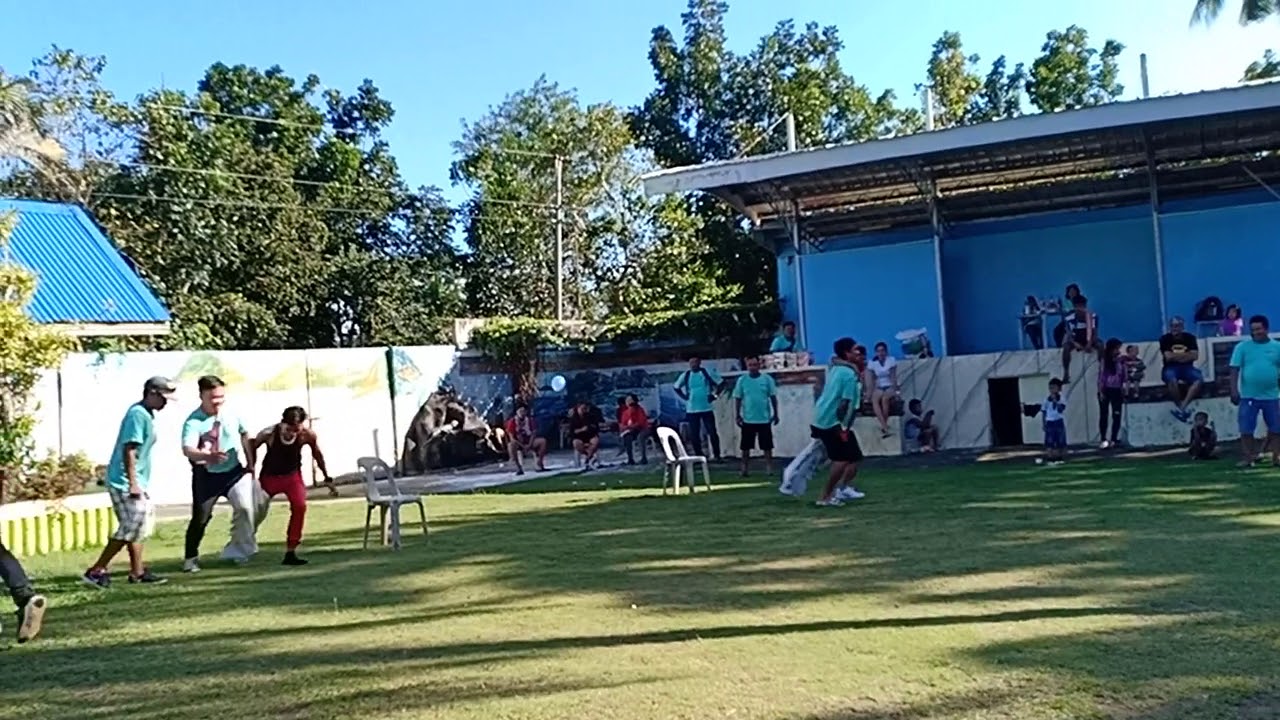 Pinoy games (Sack Race)😅😅 - YouTube