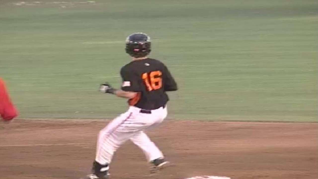Brandon Bednar doubles for the Giants - YouTube