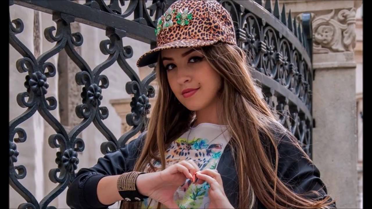 Daiana Official - Manelista de 13 ani a secolului - YouTube