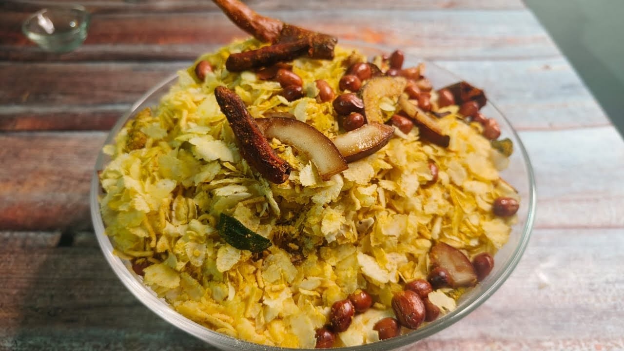 Chuda Bhaja | Chivda Mixture Recipe | Poha Namkeen | Healthy Poha ...