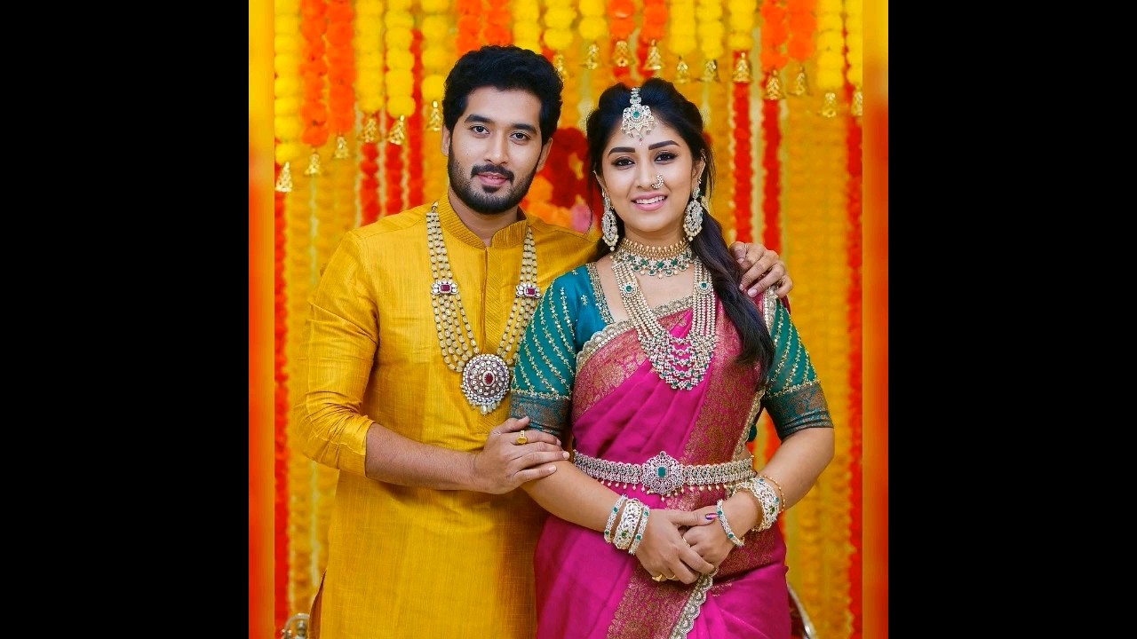 Karthikadeepam Serial Actor Doctorbabu Nirupam Paritala With His Wife ...