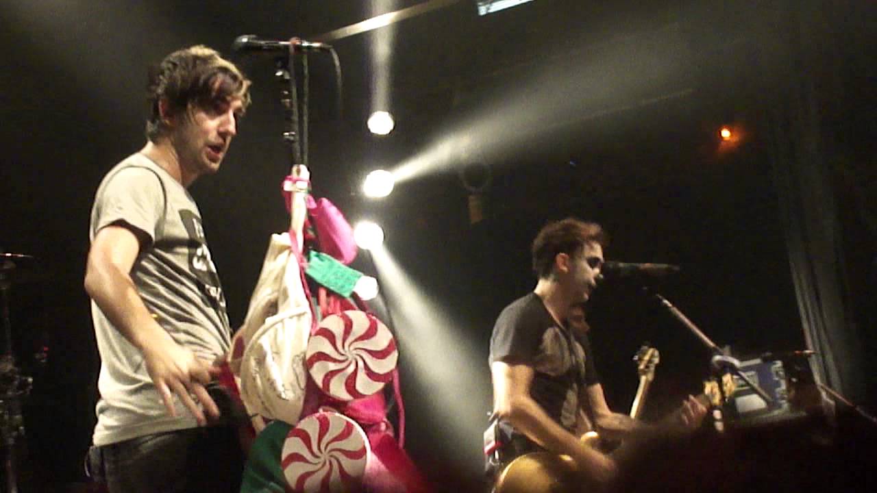 "Dear Maria" Part 1 All Time Low 10.31.12 - YouTube