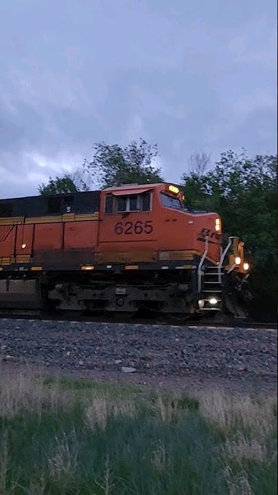 👆 BNSF 6265 Leads H-KCKDEN10-3A With a 1st Gen K5HL! 👆 - YouTube