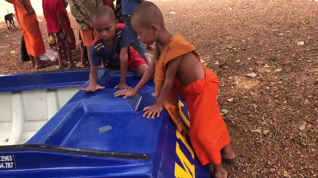 គ្រូ Luon Sovath ទិញកាណូតដាក់វត្តស្លែង ខេត្តសៀមរាប - YouTube