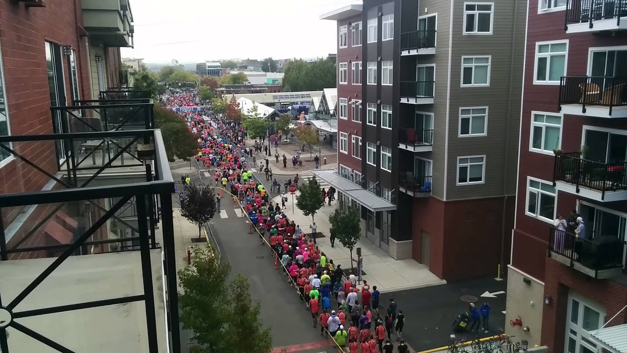Start of Bellingham Bay Half Marathon 2014 - YouTube