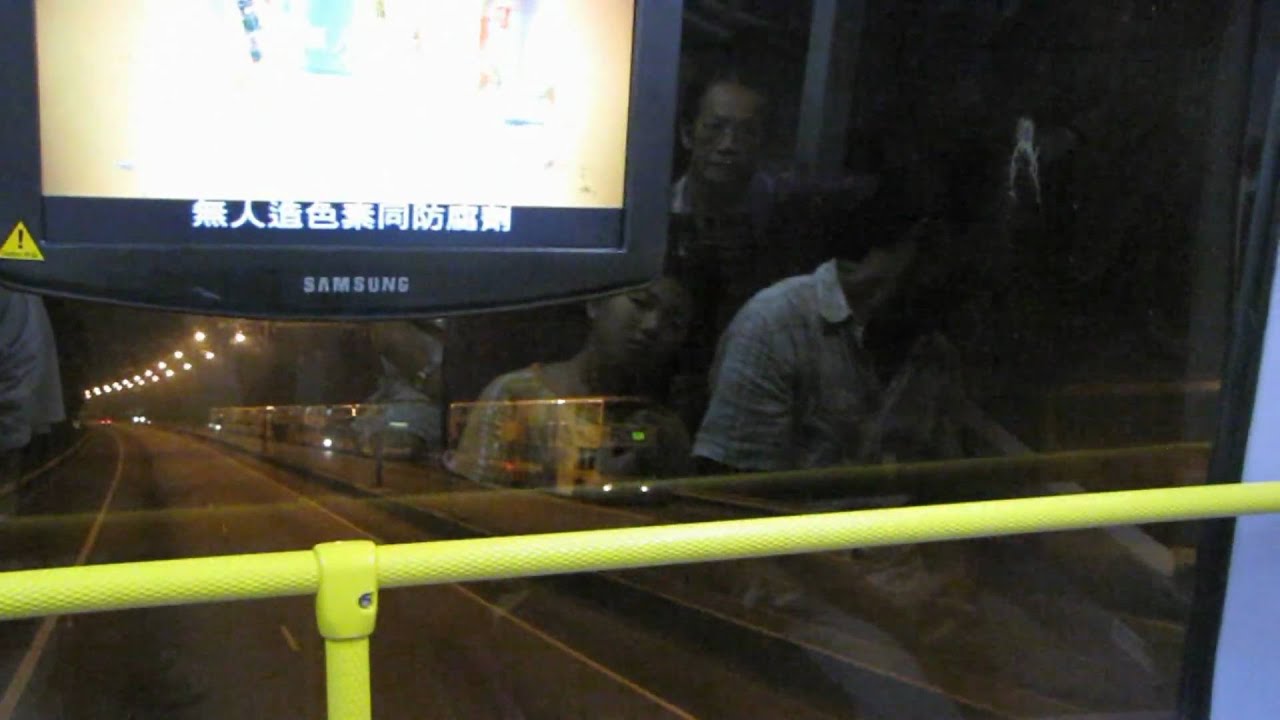 在龍富路候命的52R巴士 Stand-by buses for Route 52R waiting at Lung Fu Road - YouTube
