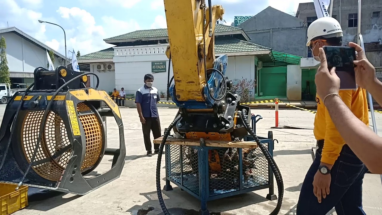 Semi adapter quick coupler, demo MB Crusher & MB Drum Cutter. @ UT ...