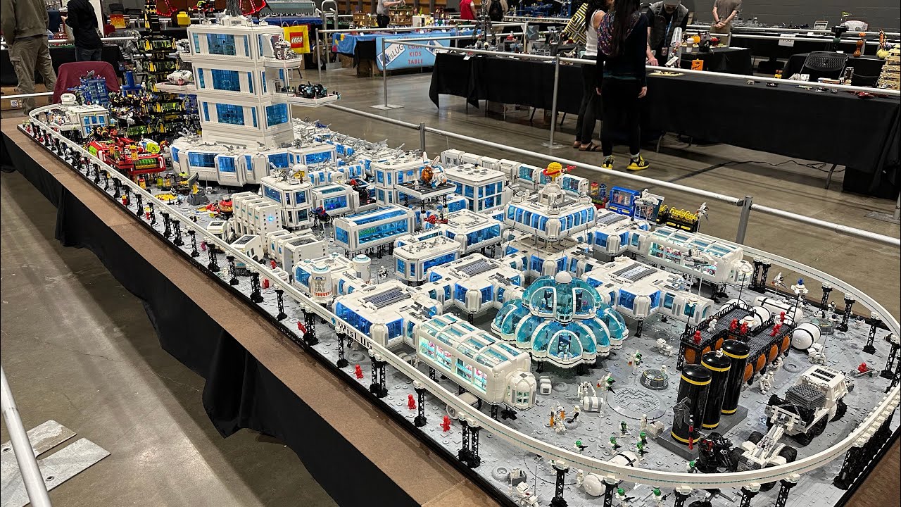 LEGO Moonbase - Brickworld Chicago 2024 - YouTube