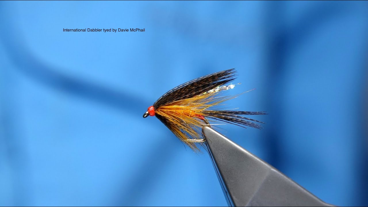 Tying an International Dabbler Irish WetFly with Davie McPhail - YouTube