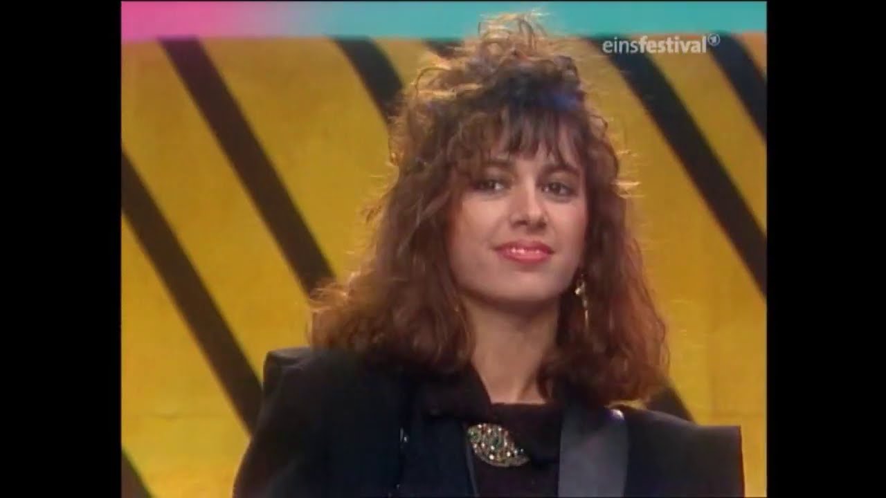 The Bangles - Manic Monday - YouTube