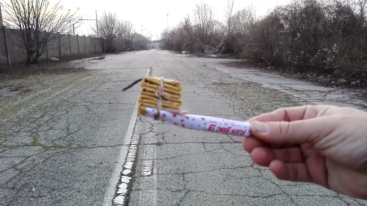 Compilation Esplosione Petardi Italiani (Italian Firecracker) - YouTube