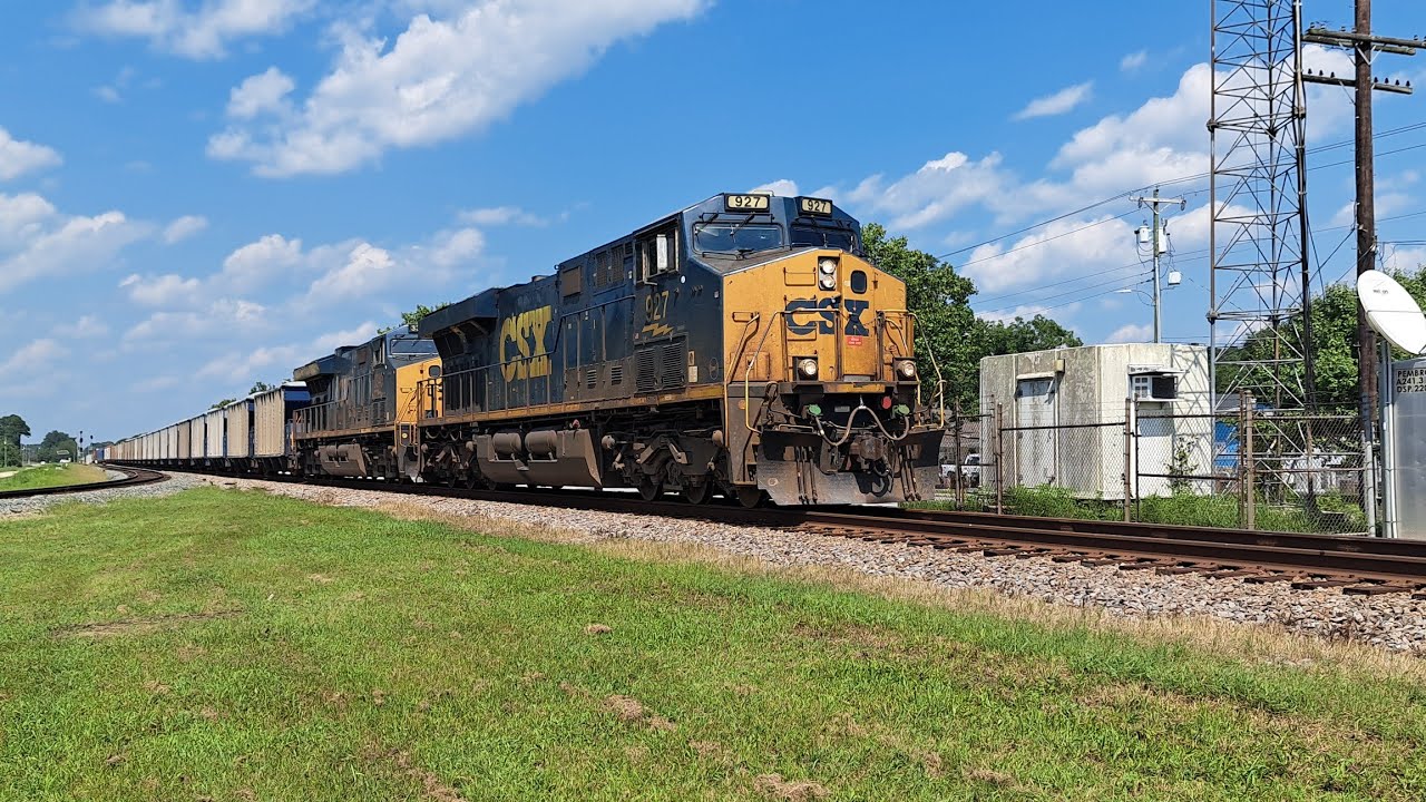 CSX # 927 Leading M409-13 Departing a Stop on the A Line Main South ...