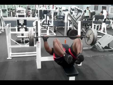 Boo lifting 315lbs with legs in the air - YouTube