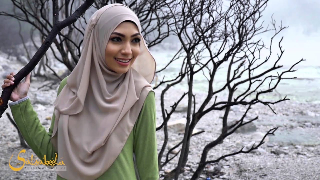 Salsabeela Muslimah Attire International Fashion Series - Bandung - YouTube